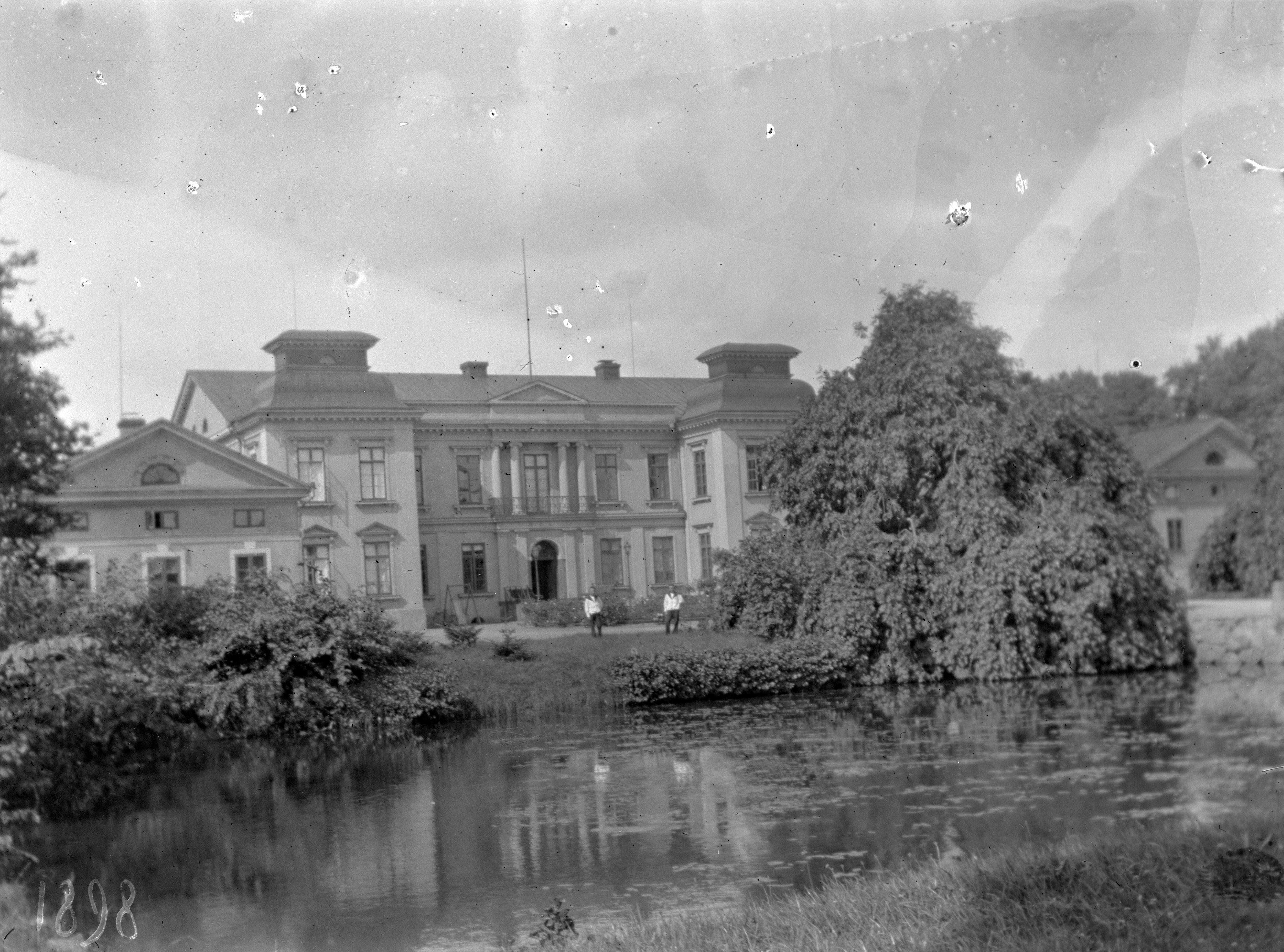 Kringla - sjö, vattendrag, hus, vid sjö, wallens